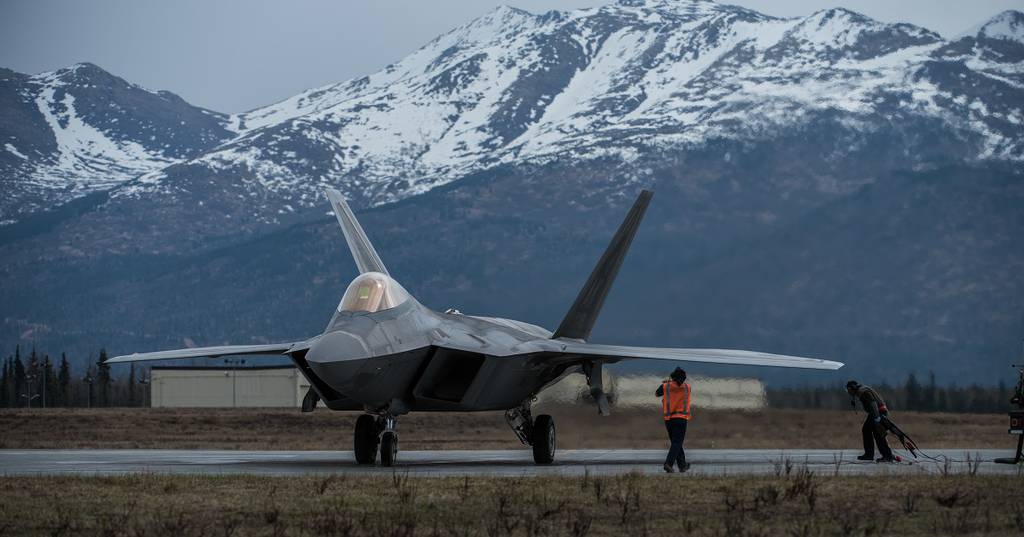 Air Force F-22 Raptor makes emergency landing in Alaska