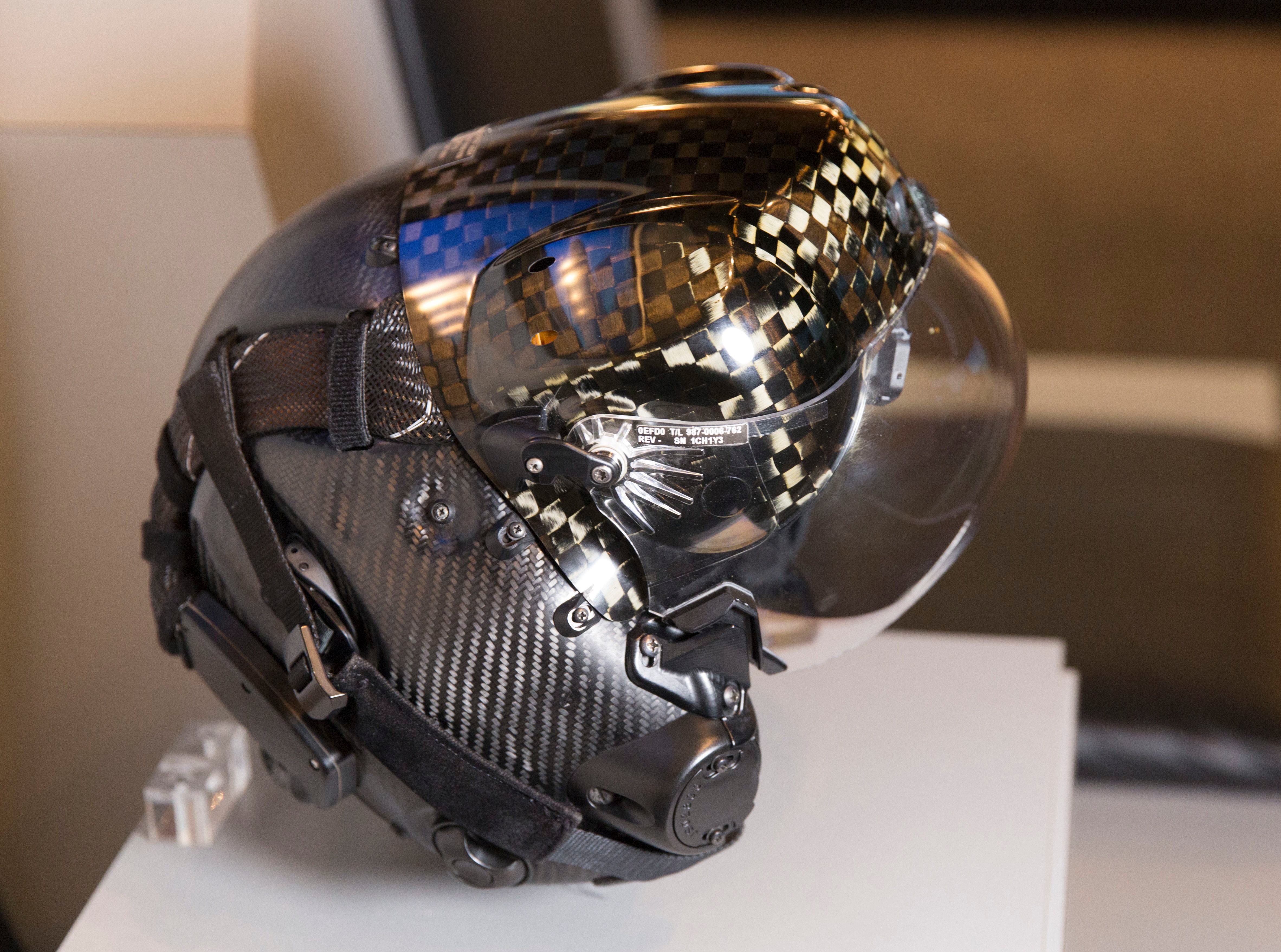 F 35 Helmet The F 35 Helmet Brings Innovation To A New Level